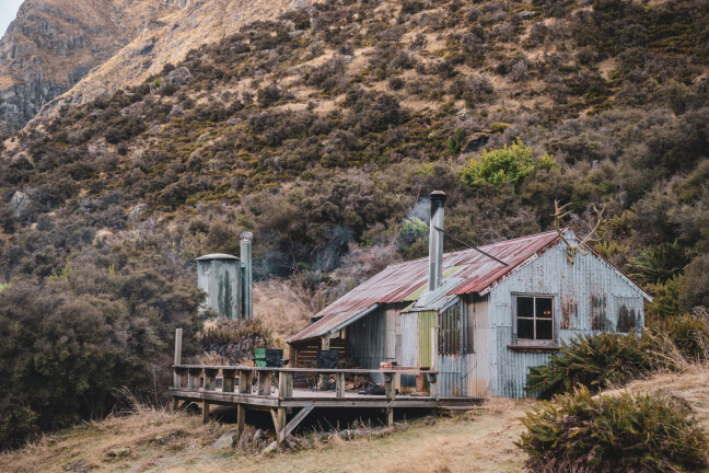 Estuary Burn Hut (Pyke Hill Hut) - Minaret Station, Otago | Hut Bagger