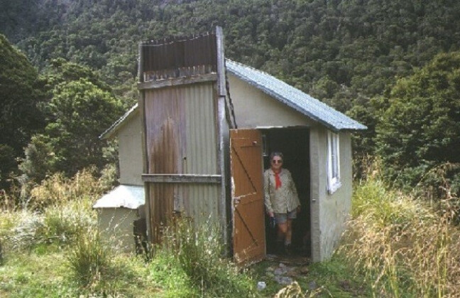 Stag Flat Hut - Kahurangi National Park, West Coast | Hut Bagger
