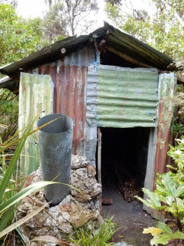 Little Green Hut - Silverpeaks Scenic Reserve, Otago | Hut Bagger