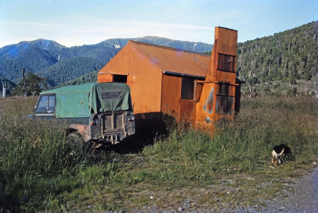 Makaroro Base Hut (old) - Ruahine Forest Park, Hawke's Bay | Hut Bagger