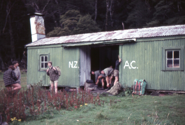Cascade Hut (NZAC) - Mount Aspiring National Park, Otago | Hut Bagger