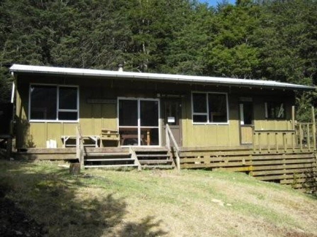 Mid Greenstone Hut (private) - Greenstone Conservation Area, Otago ...