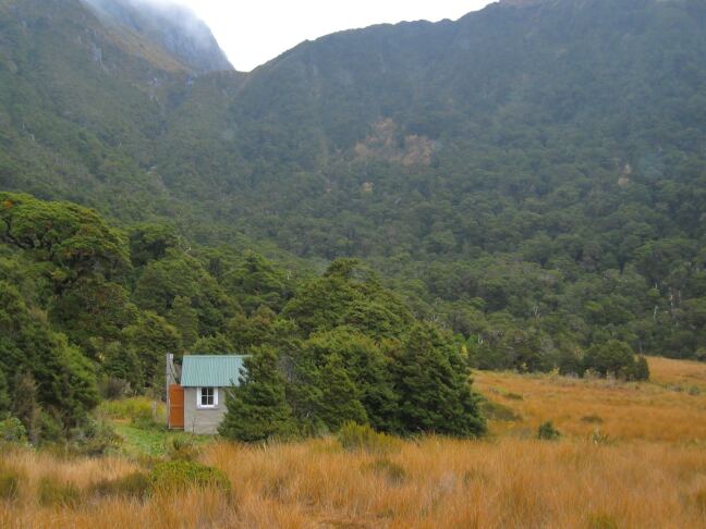 Stag Flat Hut - Kahurangi National Park, West Coast | Hut Bagger
