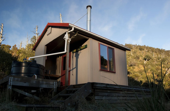 Zekes Hut No. 3 - Hihitahi Forest Sanctuary, Manawatū-Whanganui | Hut ...