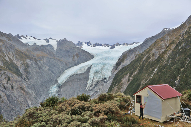 Castle Rocks Hut - Westland National Park, West Coast | Hut Bagger