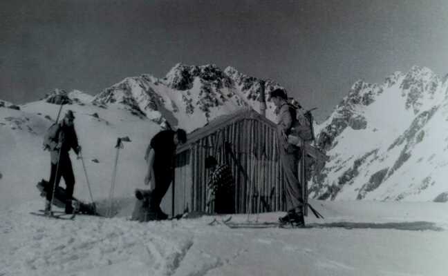 Angelus Hut No. 1 - Nelson Lakes National Park, Nelson/Tasman | Hut Bagger