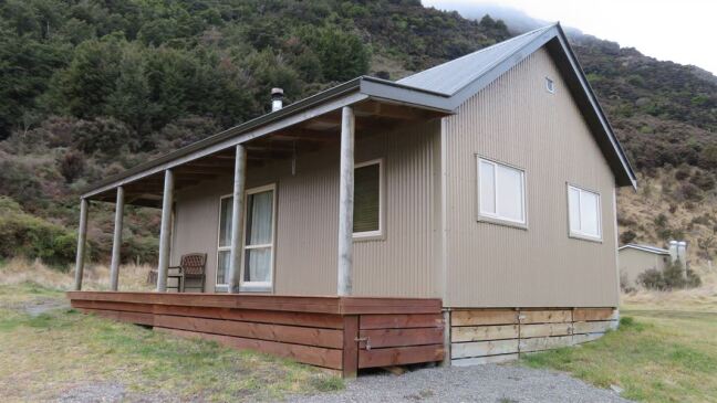 Glengyle Hut - Lake Sumner Conservation Park, Canterbury | Hut Bagger