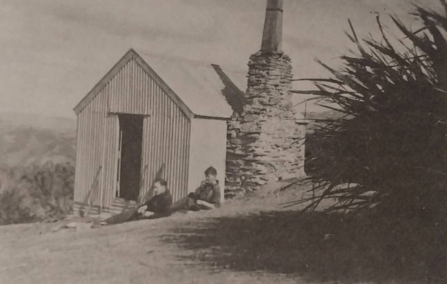 Flaxy Hut (old) - Glenaray Station, Southland | Hut Bagger