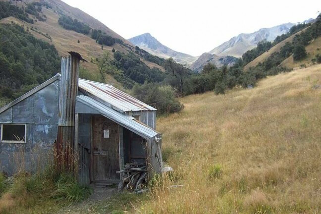 Junction Hut (Timaru River) - Hawea Conservation Area, Otago | Hut Bagger