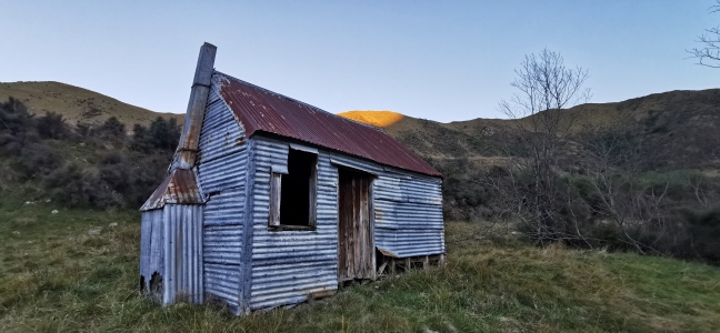 Orari River Hut No. 1 (Point Hut) (derelict) - Blue Mountain Station ...