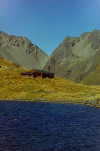 Angelus Hut No. 2 - Nelson Lakes National Park, Nelson/Tasman | Hut Bagger