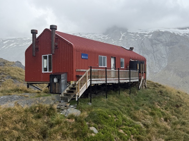 French Ridge Hut No. 4 - Mount Aspiring National Park, Otago | Hut Bagger