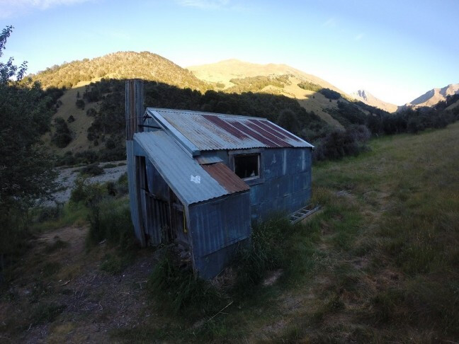 Junction Hut (Timaru River) - Hawea Conservation Area, Otago | Hut Bagger