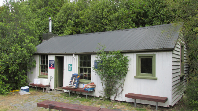 Smiths Hut (Pigeon Island Hut) - Lake Wakatipu Islands Reserve, Otago ...