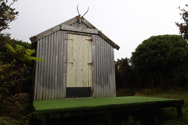 Puketutu Hut - Maori land, Waikato | Hut Bagger