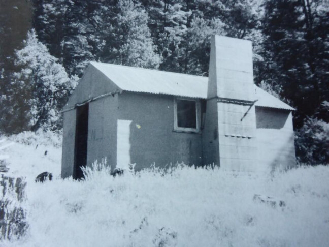 Centre Makaroro Hut - Ruahine Forest Park, Hawke's Bay | Hut Bagger