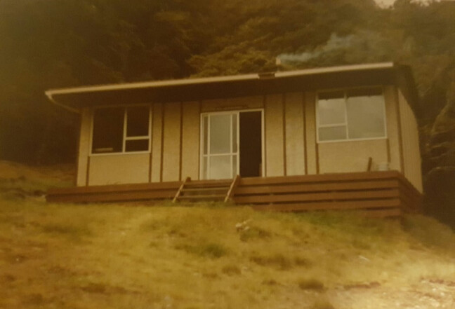 Mid Greenstone Hut (private) - Greenstone Conservation Area, Otago ...