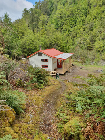 Iron Gate Hut - Ruahine Forest Park, Manawatū-Whanganui | Hut Bagger
