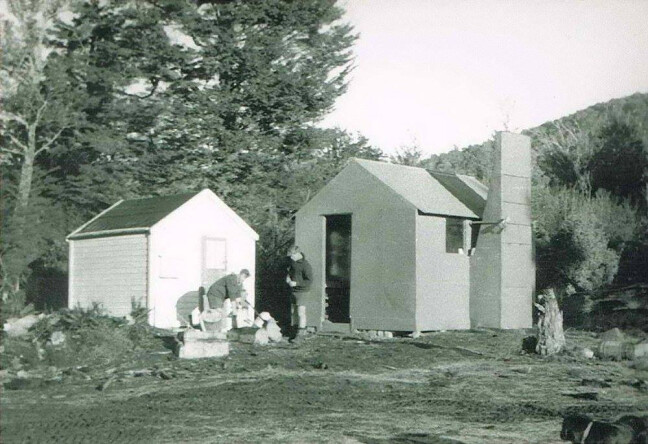 Makaroro Base Hut (old) - Ruahine Forest Park, Hawke's Bay | Hut Bagger