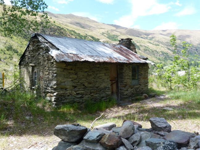 Strohles Hut (Stone Hut) - Branches Station, Otago | Hut Bagger