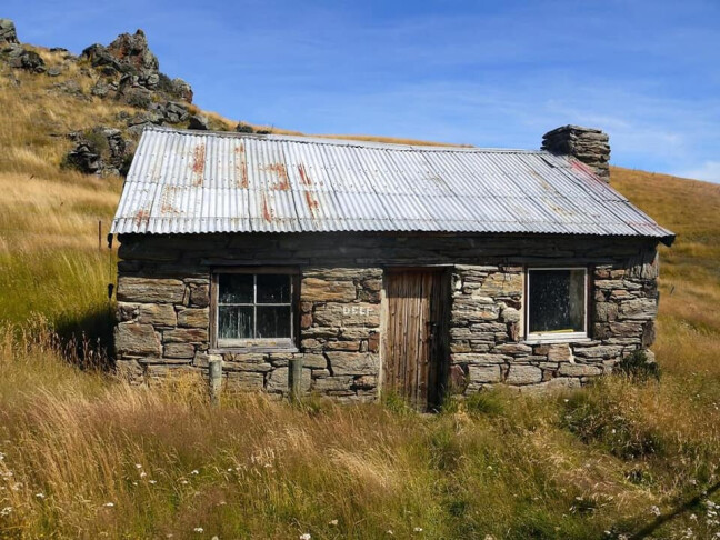 Stone Hut (Deep Creek) - Private land, Otago | Hut Bagger