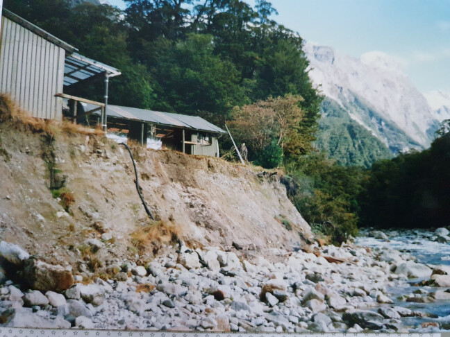 Clinton Forks Hut No. 1 - Fiordland National Park, Southland | Hut Bagger