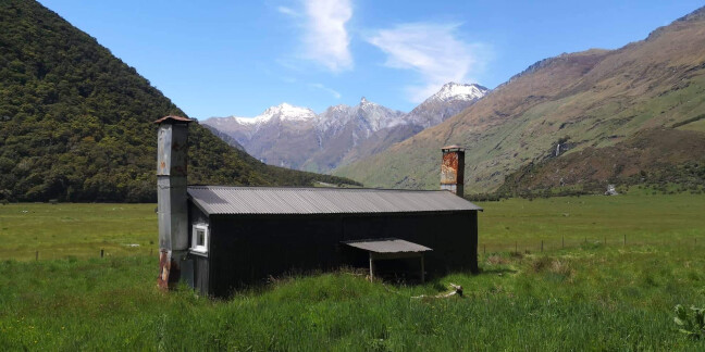Cascade Hut (NZAC) - Mount Aspiring National Park, Otago | Hut Bagger