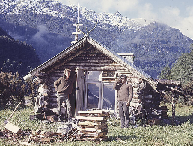 Log Cabin (Gorge Hut) - Arawhata Conservation Area, West Coast | Hut Bagger