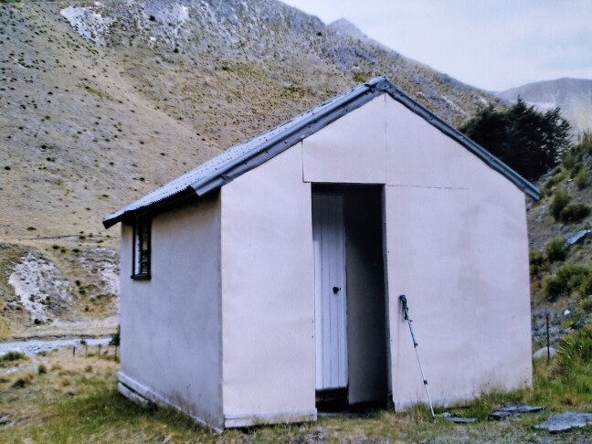 Top Timaru Hut (old) - Hawea Conservation Area, Otago | Hut Bagger