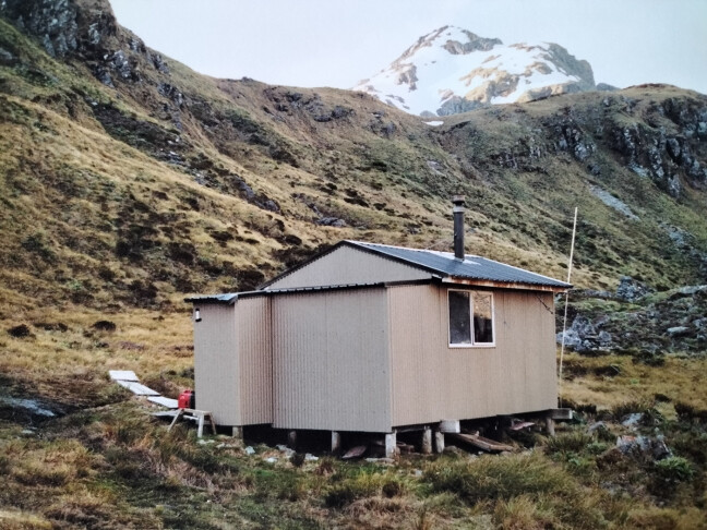 Top McKenzie Hut - Fiordland National Park, Southland | Hut Bagger