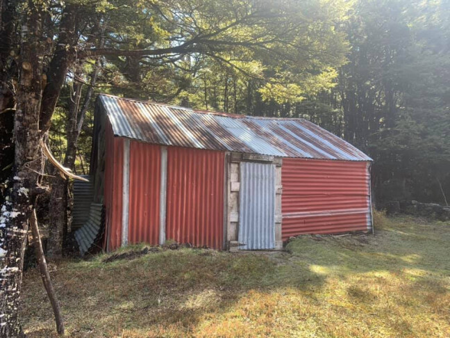 Peters Hut - Private land, Manawatū-Whanganui | Hut Bagger
